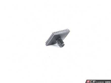 Genuine Mercedes Benz - 4639880178 - CLIP