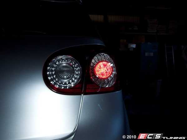 Valeo - 1K0052204 - European LED Tail Light Set