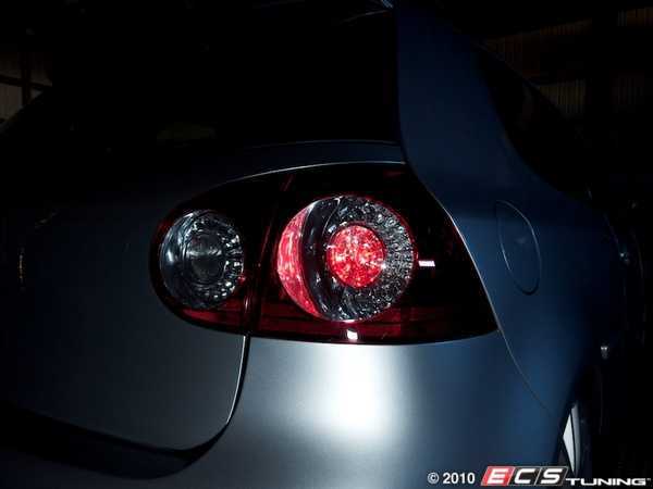 Valeo - 1K0052204 - European LED Tail Light Set