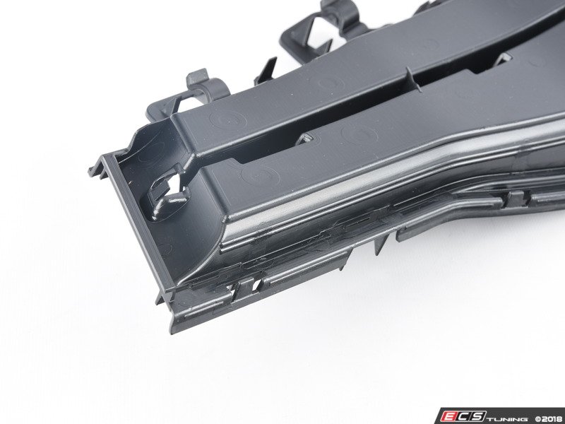 Genuine BMW - 51117396886 - CLOSED GRID, RIGHT (51-11-7-396-886)