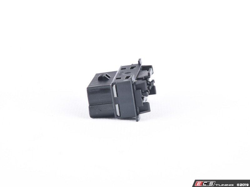 Genuine BMW - 61139232596 - SOCKET HOUSING (61-13-9-232-596)