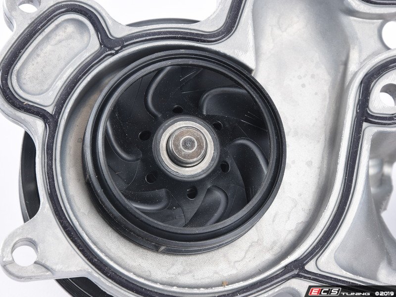 Genuine BMW - 11518516204 - Water Pump (11-51-8-516-204)