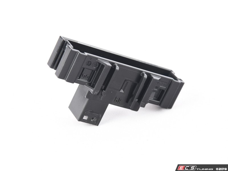 Genuine Mercedes Benz - 0465456628 - PLUG