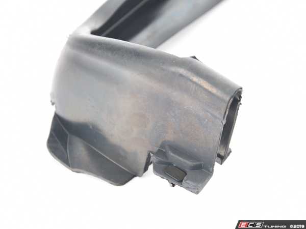 Genuine BMW - 51767300564 - FRONT RIGHT FENDER SEALING (51-76-7-300-564)