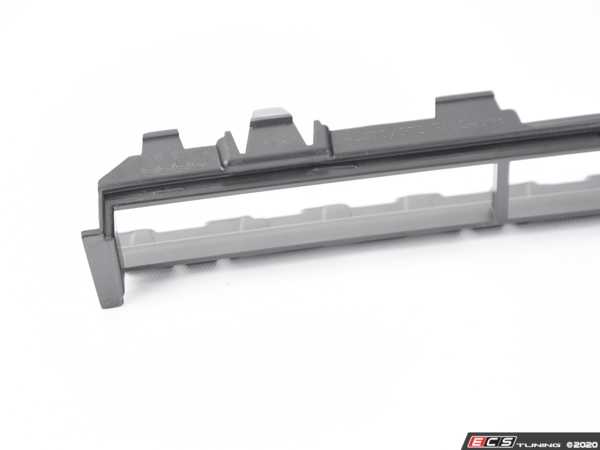 Genuine Volkswagen Audi - 8V3807647C9B9 - GRILLE (8V3 807 647 C 9B9)