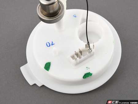 VDO - 7L8919679C - Fuel Pump Flange With Pressure Regulator