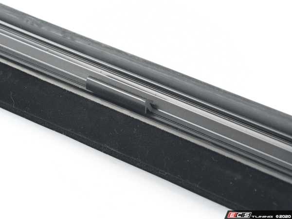 Genuine Volkswagen Audi - 3C4837432F5AP - Front Window Channel - Right ...