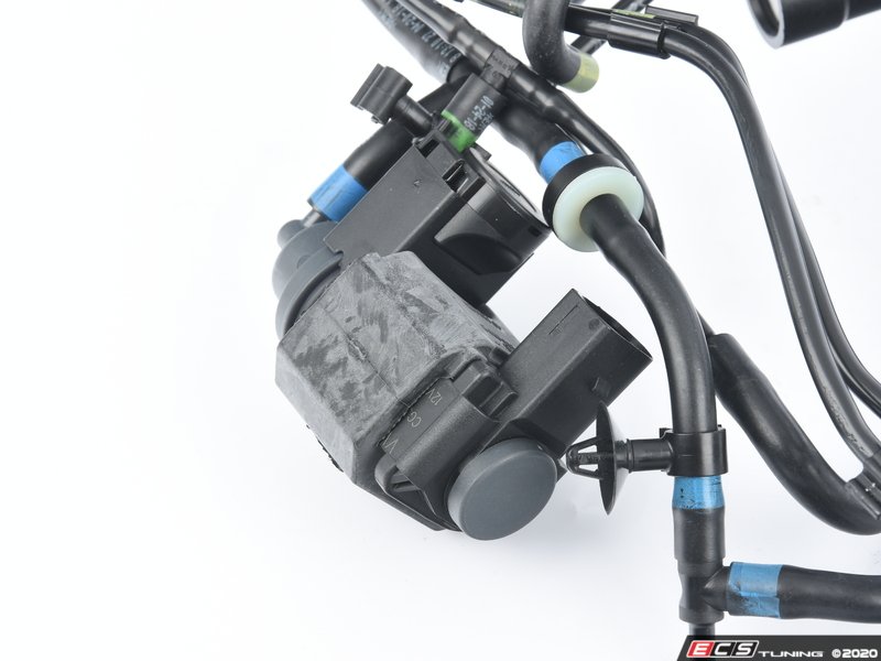 Genuine Volkswagen Audi - 079131055DM - VACUUMPIPE (079 131 055 DM)