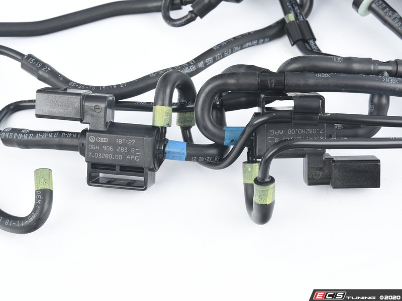 Genuine Volkswagen Audi - 079131055DM - VACUUMPIPE (079 131 055 DM)