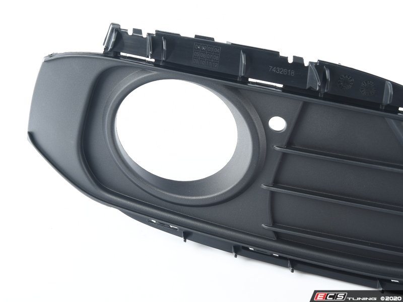 Genuine BMW - 51117432618 - CLOSED GRID, RIGHT (51-11-7-432-618)