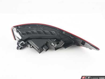 Genuine Volkswagen Audi - 561945095R - TAIL LIGHT (561 945 095 R)