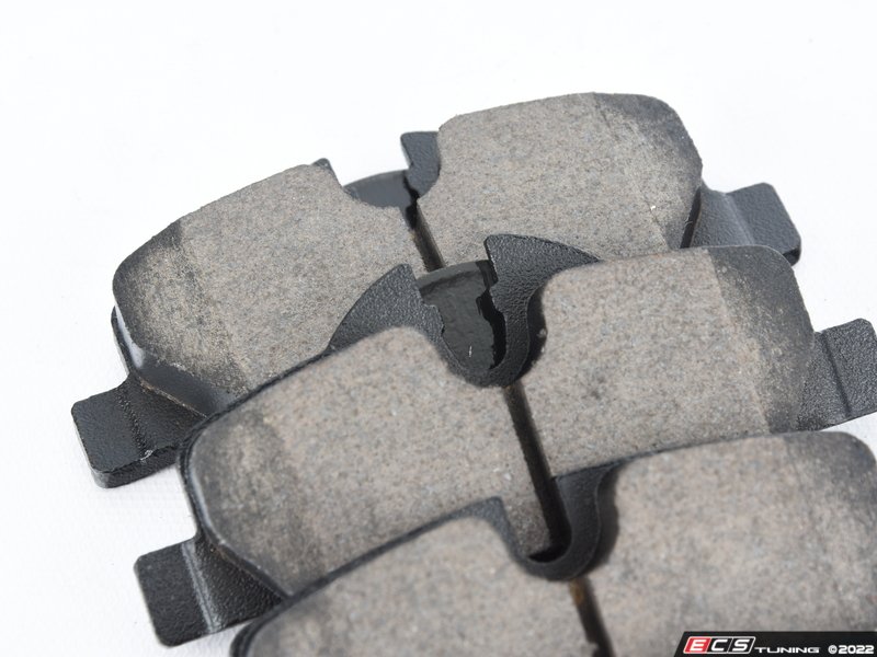 Brembo - 34216885529 - Rear Brake Pad Set Premium NAO Ceramic OE ...