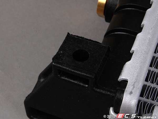 Nissens - 17111728907 - Radiator With Expansion Tank