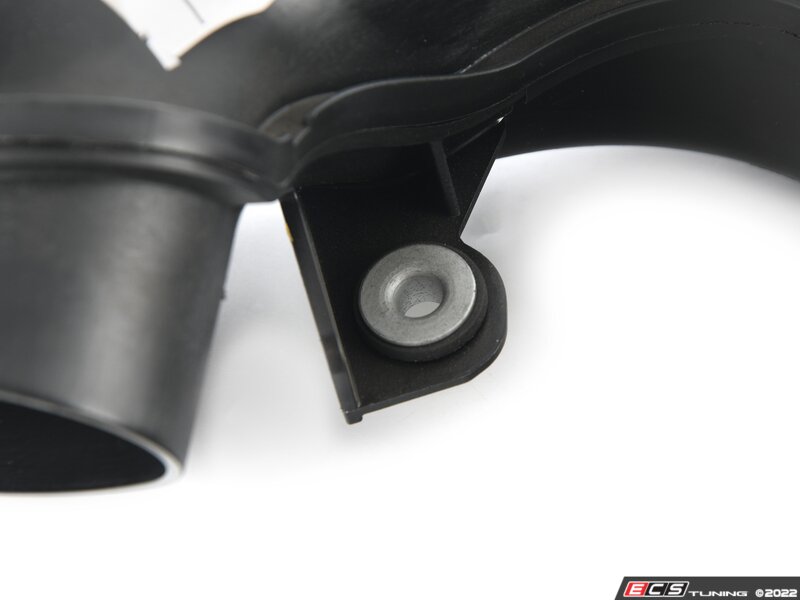 Genuine BMW - 13717605586 - Air Duct (13-71-7-605-586)