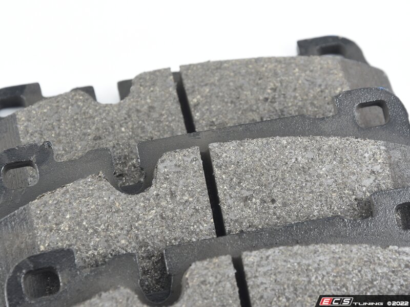 Brembo - 8R0698151D - Premium Low-Met OE Equivalent Pad - Front