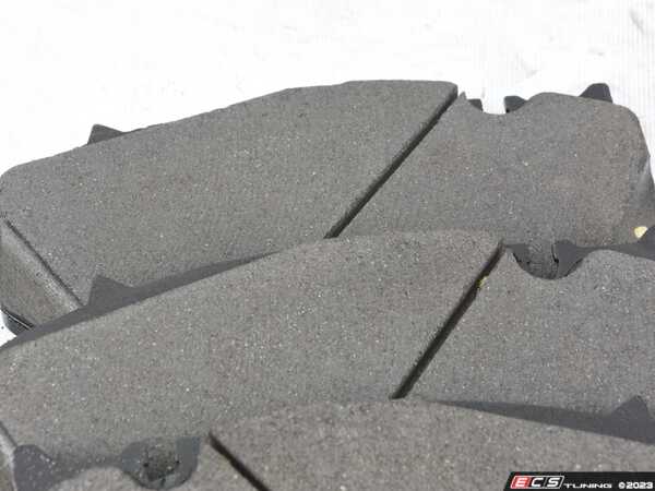 Genuine Volkswagen Audi - 4M8698151D - Front Brake Pad Set (4M8 698 151 D)