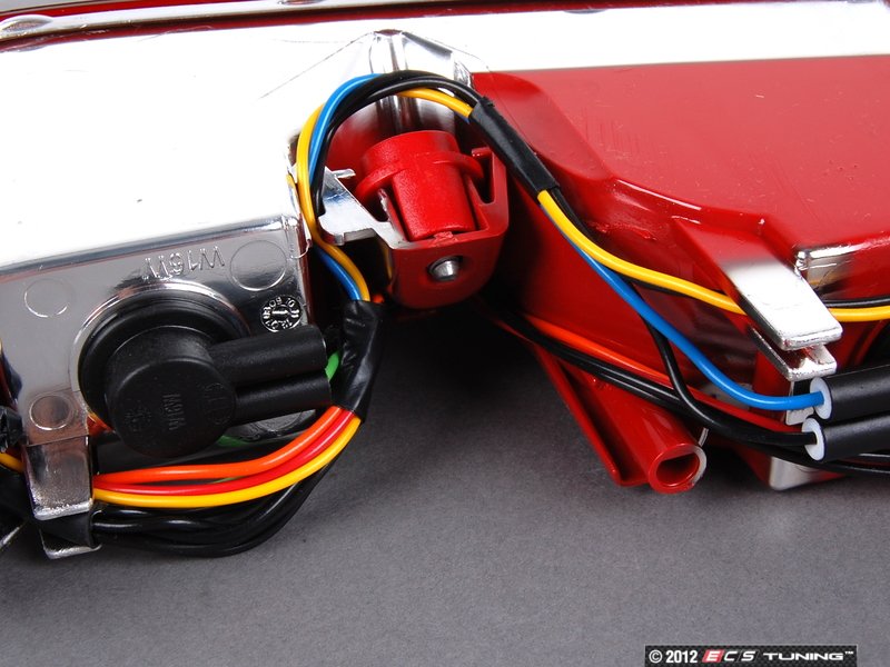 Genuine Volkswagen Audi - 8R0945096B - Lower Tail Light - Right (8R0 ...