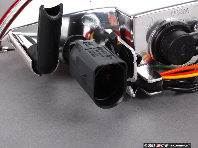 Genuine Volkswagen Audi - 8R0945096B - Lower Tail Light - Right (8R0 ...