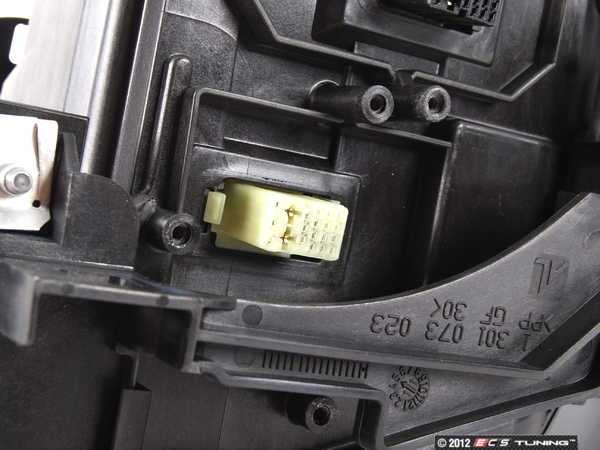 Genuine BMW - 63127165952 - Bi-Xenon Headlight Assembly - Right (63-12 ...