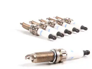 Genuine BMW - 11127607447 - Engine beauty cover (11-12-7-607-447)