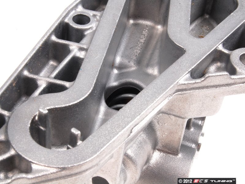 Genuine BMW - 11427573212 - Oil Cooler Thermostat Housing With ...