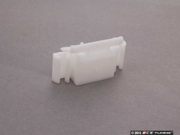 Vaico - 51132251394 - E36 Side Moulding Clip - Priced Each