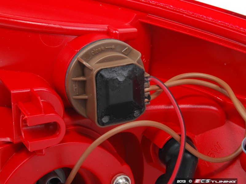 Genuine Volkswagen Audi - 8H0945095E - Tail Light - Left (8H0 945 095 E)