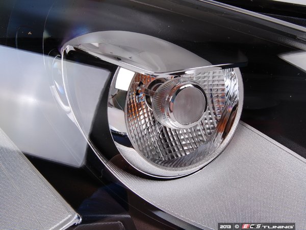 Genuine Volkswagen Audi - 5K1941754B - headlight - right (5K1 941 754 B)