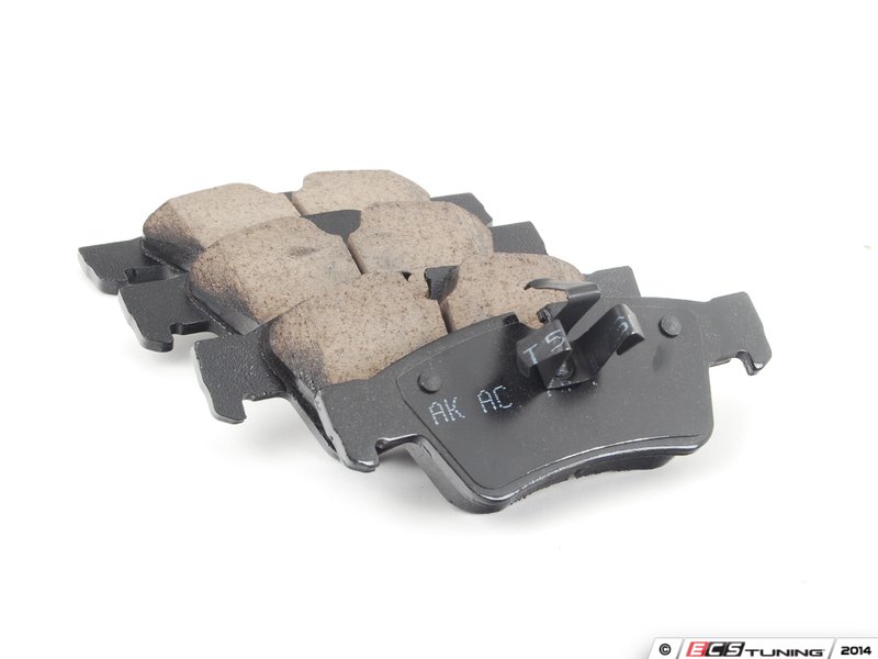 Akebono - EUR1122 - Rear Euro Ceramic Brake Pad Set