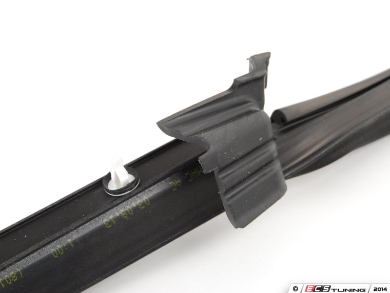 Genuine Volkswagen Audi - 8E0837912M - Front Outer Door Seal - Right ...