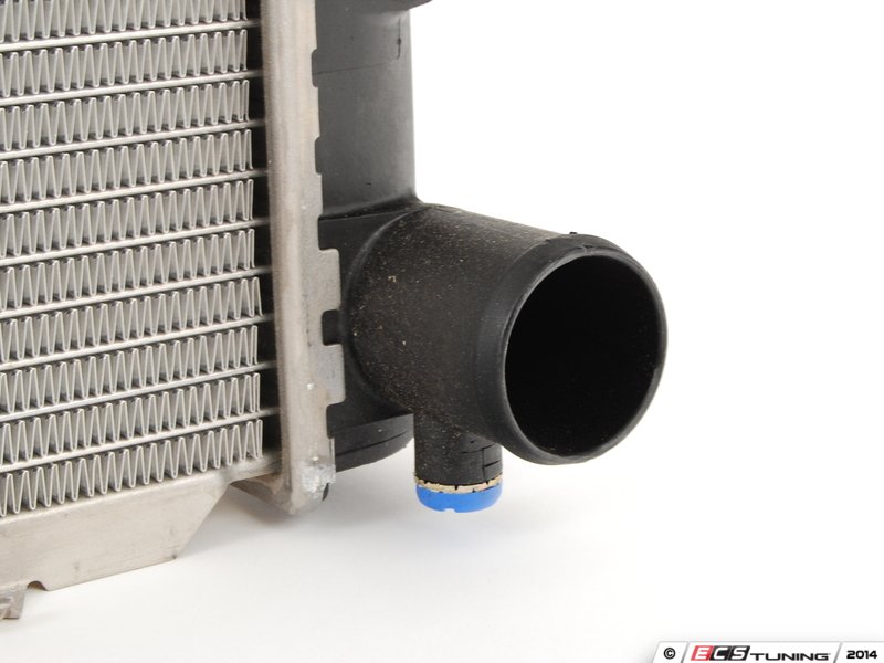 Genuine BMW - 17111707509 - D-RADIATOR (17-11-1-707-509)