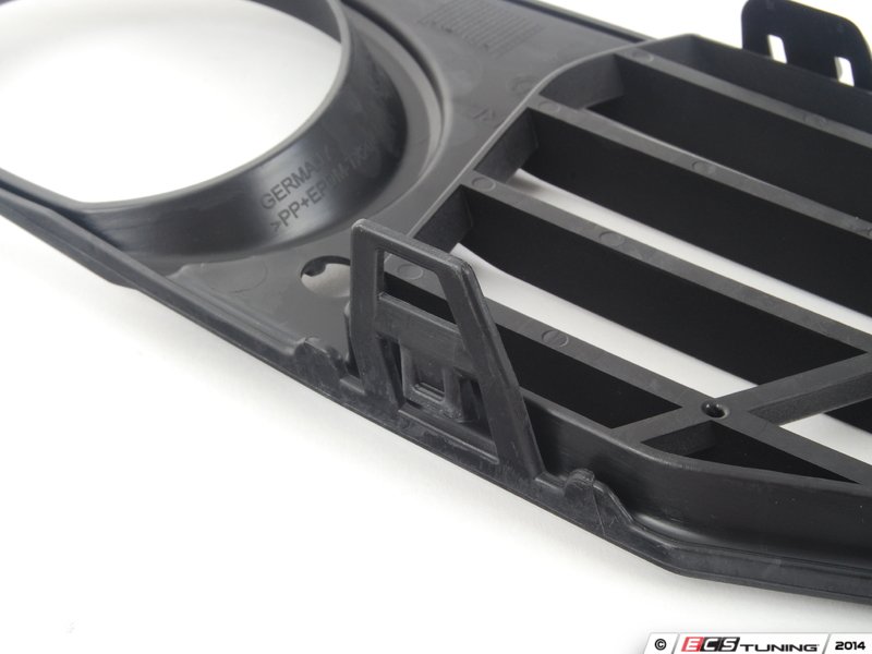 Genuine BMW - 51117255368 - Fog Light Grille - right (51-11-7-255-368)