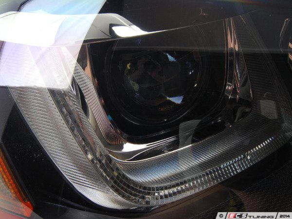 Genuine Volkswagen Audi - 5GM941754A - Headlight - Right (5GM 941 754 A)