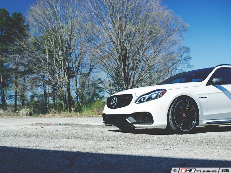 ECS News - Mercedes-Benz W221 S-Class Red Center Caps