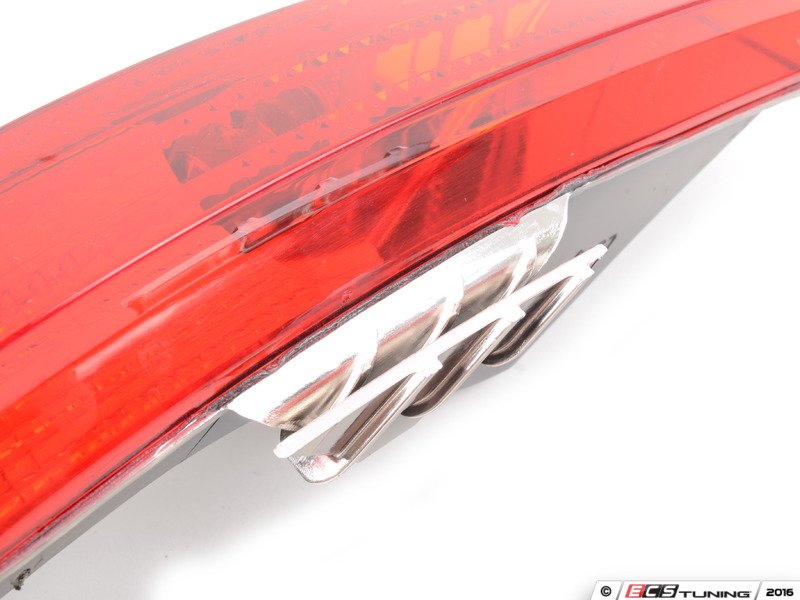 Genuine Volkswagen Audi - 7P6945702C - Rear Reflector - Right (7P6 945 ...