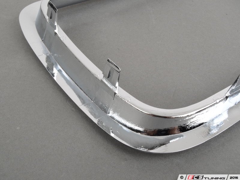 URO - 51138148726 - Chrome Grille Surround - Right