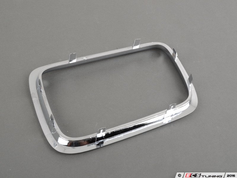 URO - 51138148726 - Chrome Grille Surround - Right