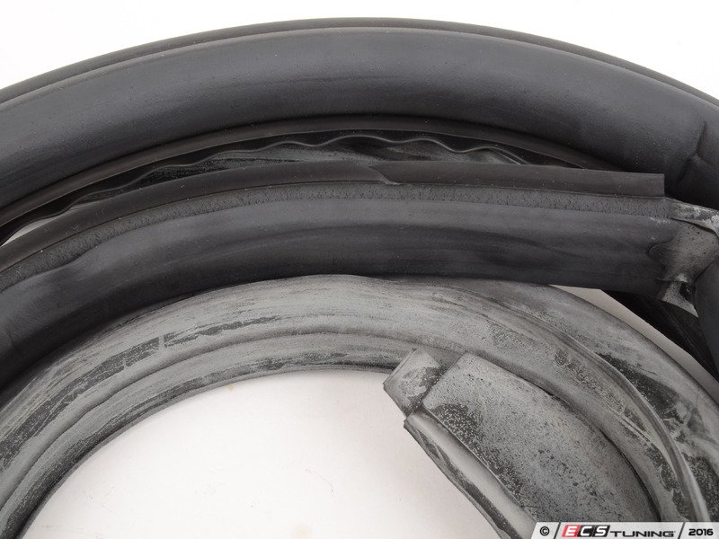 Genuine BMW - 51711808686 - E10 Door Seal - Right (51-71-1-808-686)