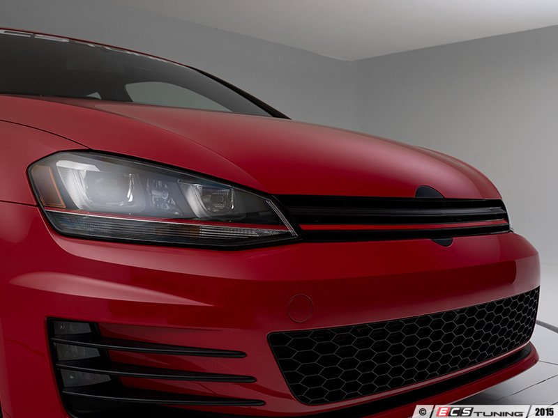 ECS - 019252ECS01-03A - Golf R Badgeless Grille - With Red Strip