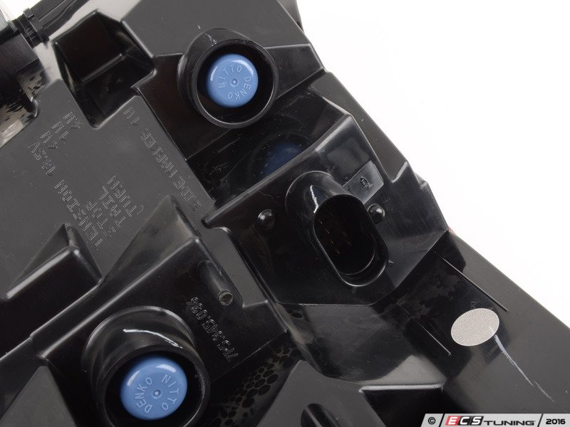 Genuine Porsche - 95863109604 - REAR LIGHT OUTER RIG