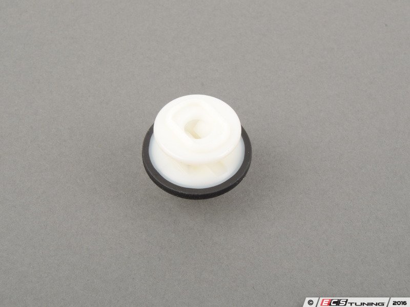 Genuine Mercedes Benz - 0009917398 - CLIP