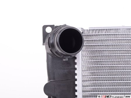 Genuine BMW - 17118672104 - Radiator (17-11-8-672-104)