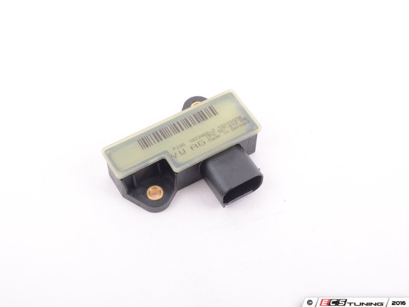 Genuine Volkswagen Audi - 7P0927810 - Vehicle Speed Sensor (7P0 927 810)