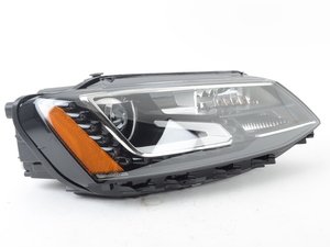 Volkswagen Right Headlights - ECS Tuning
