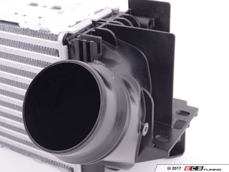 Genuine BMW - 17517823570 - Intercooler (17-51-7-823-570)