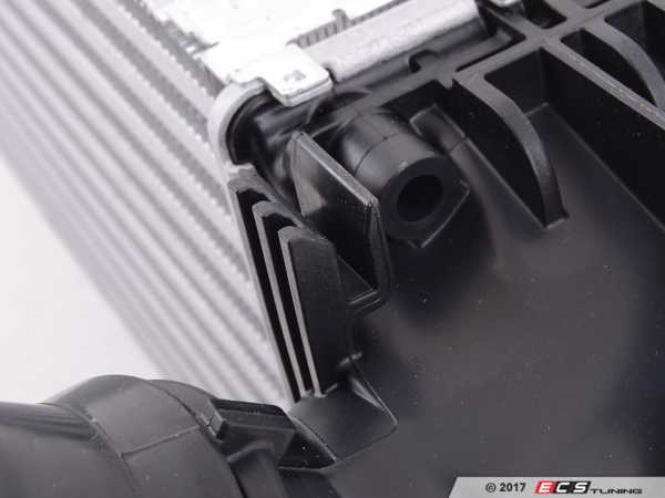 Genuine BMW - 17517823570 - Intercooler (17-51-7-823-570)