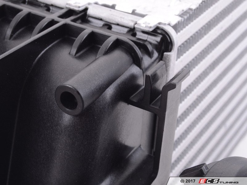 Genuine BMW - 17517823570 - Intercooler (17-51-7-823-570)