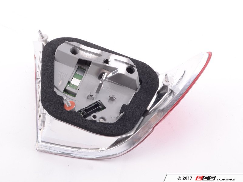 ULO - 63216937454 - E46 Taillight "LED" with White Turn Signal for Fender