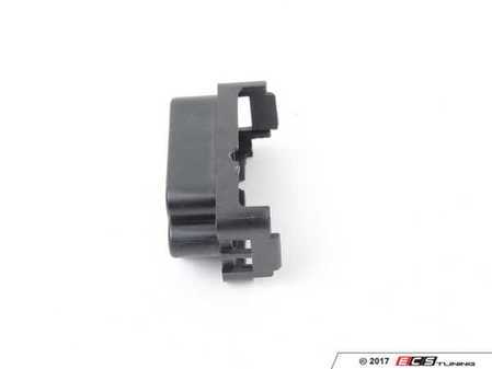 Genuine Mercedes Benz - 0008212626 - CONNECTOR