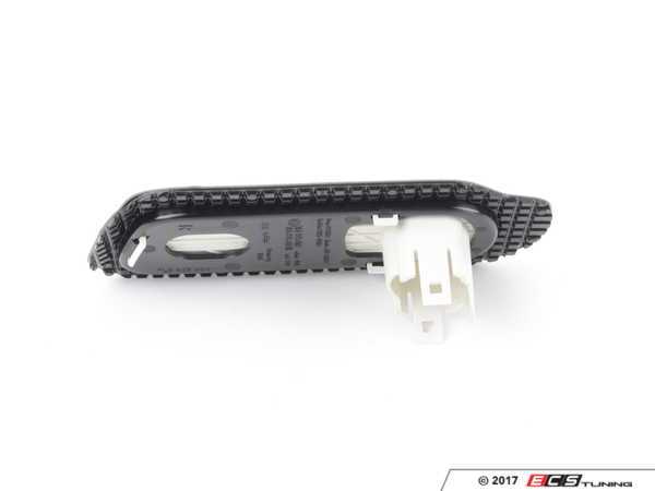 Genuine Volkswagen Audi - 7L6945072B - Spoiler Reflector (7L6 945 072 B)